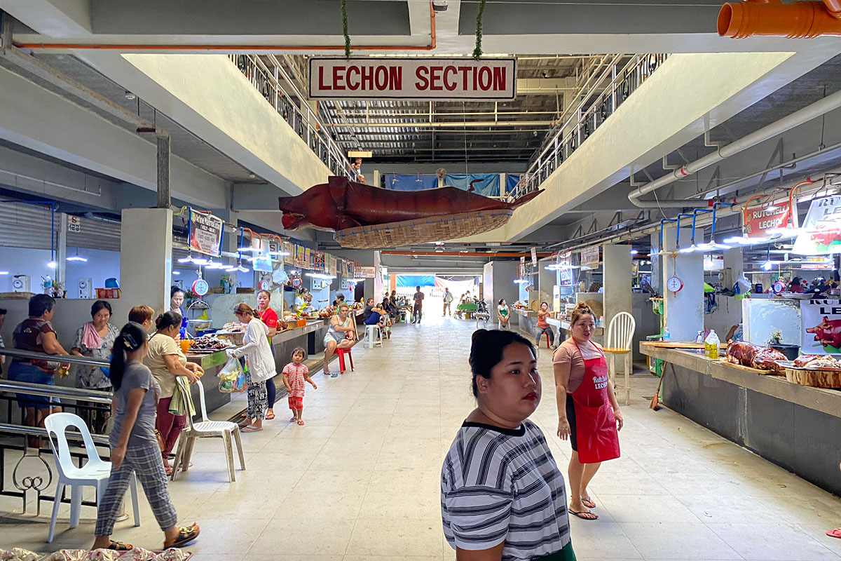 一番おいしいレチョンはカルカルのマーケット！セブシティから南に1時間半行く価値あり