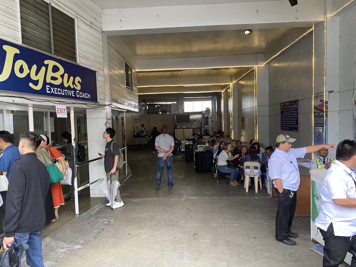 マニラからバギオへバスで行く方法！ジョイバスとビクトリーライナーのP2Pを比較してみた！ | 2024年